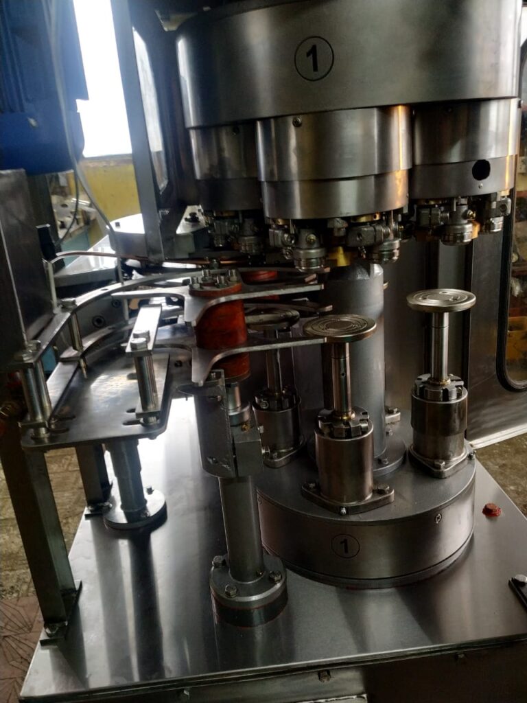 Automatic seaming machine (round cans) – Faguri